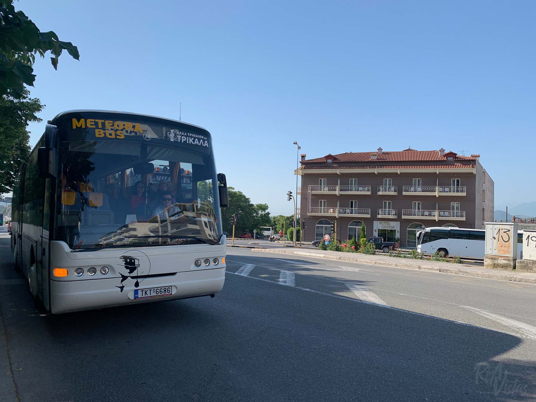 How to get around Meteora by bus - RiA Vistas